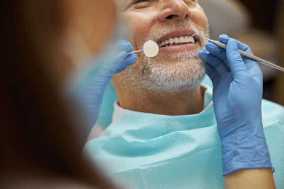 Implantes dentales sin tornillos: ventajas y diferencias - Ribera Dent